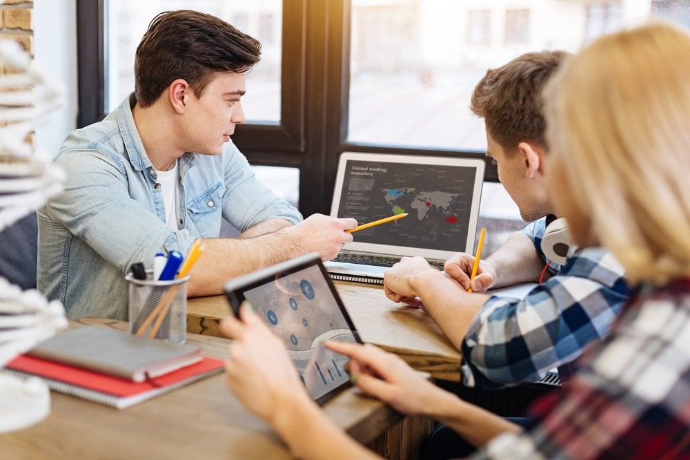 Digitales Lernen: Vorteile und Nachteile digitaler Bildung in der Schule