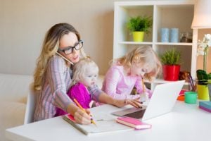 Home Office mit Kindern: Hilfreiche Tipps für produktives Arbeiten mit Kind